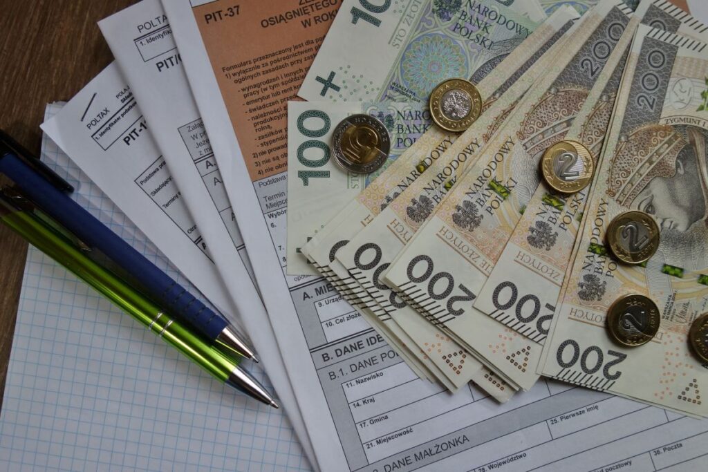 PIT-4R i PIT-8AR do urzędu skarbowego. Wersje obowiązujące w 2024 roku ...